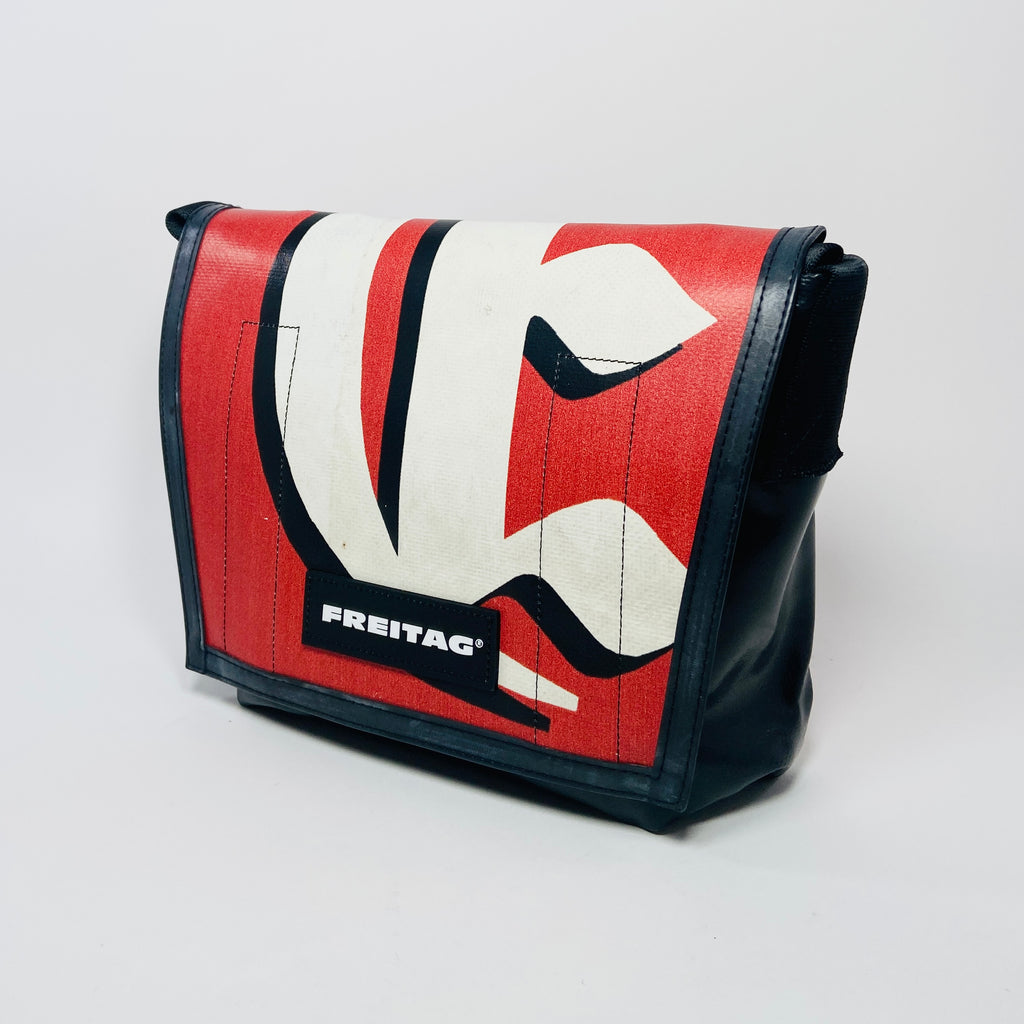 FREITAG F11 - Lassie - Red and White – UNITOM